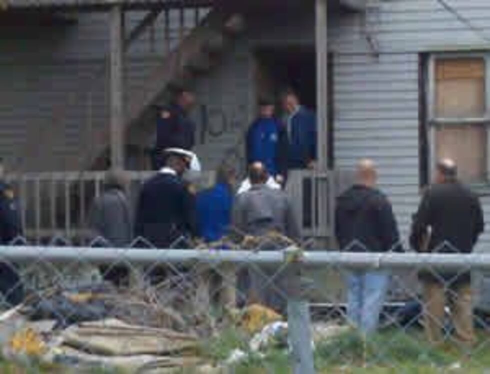 Body Found Cleveland Police Find Mans Body Inside Vacant Eastside House