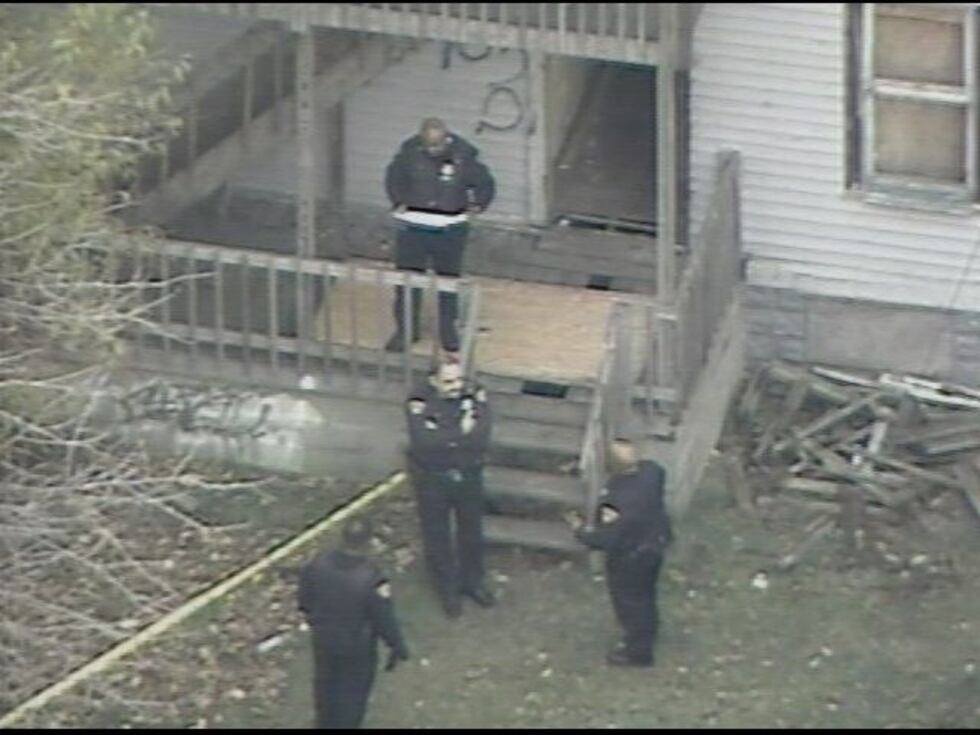 Body Found Cleveland Police Find Mans Body Inside Vacant Eastside House